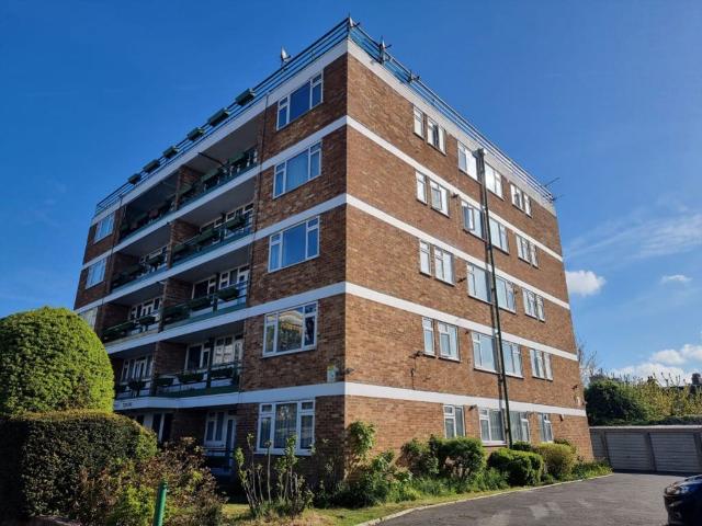 Glebelands Avenue, Newbury Park IG2, 2 bed flat to rent, £1,700 pcm | PrimeLocation