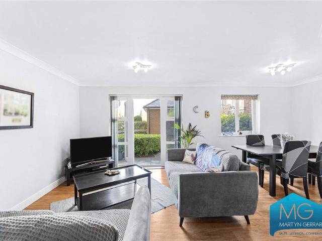 Glebelands Close, North Finchley. 2 bed apartment to rent £2,100 pcm £485 pw