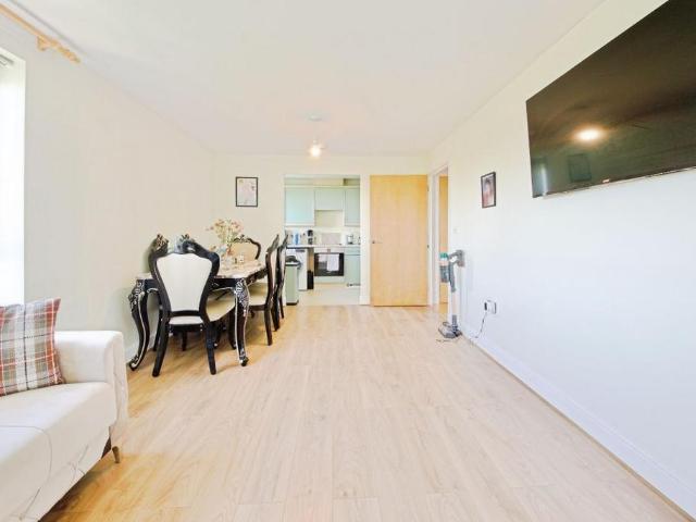 Glebelands Close, London, N12 2 bed flat to rent £2,250 pcm £519 pw