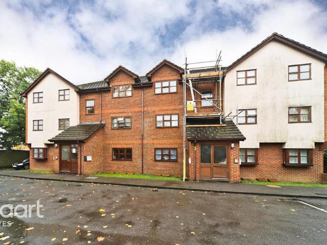 Gledwood Drive, Hayes 2 bed flat to rent £1,700 pcm £392 pw