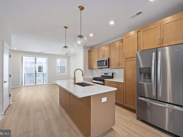 Glen Manor Dr, Chantilly, Condo For Sale
