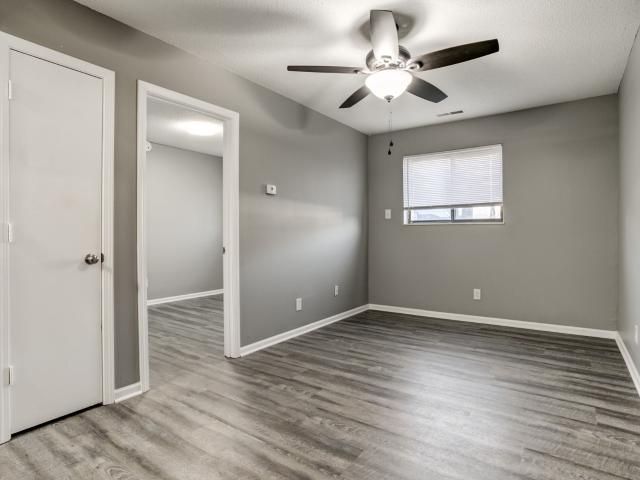 Glen Oaks Apartments