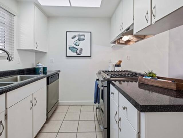 Glen Oaks Large One Bedroom