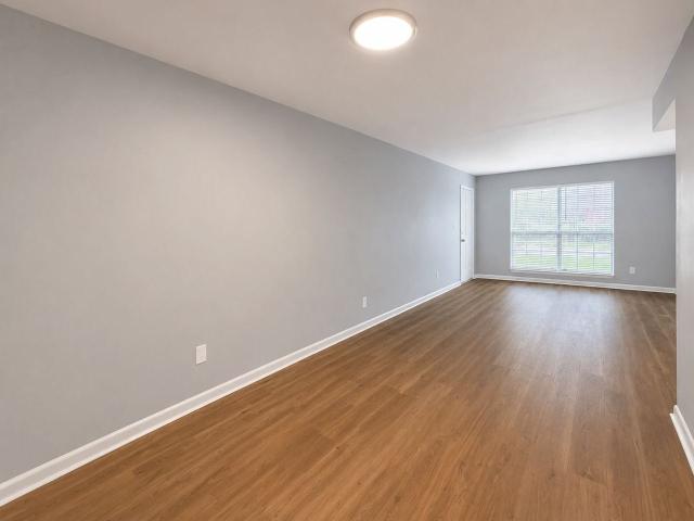 Glen Oaks Luxury Apartment Homes 2 Bedroom Apartment for Rent at 412 Fairfax Dr, Fairfield, AL 35064