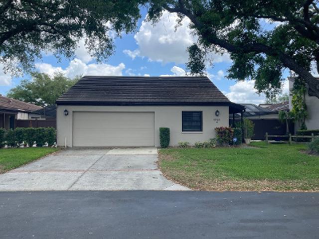 Glen Oaks Manor Dr