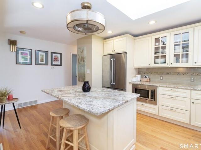 Glen Cir, North Branford, Home For Sale