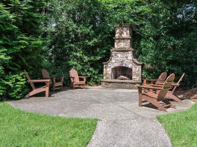 Glen Lake 3 Bedroom Apartment for Rent at 6901 Glenlake Pkwy Ne, Sandy Springs, GA 30328 North Springs