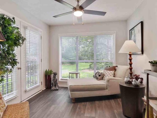 Glen Lake 2 Bedroom Apartment for Rent at 6901 Glenlake Pkwy Ne, Sandy Springs, GA 30328 North Springs