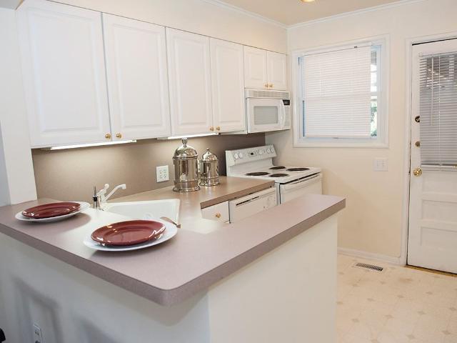Glen Lennox North 3 Bedroom Apartment for Rent at 140 Hamilton Rd, Chapel Hill, NC 27517