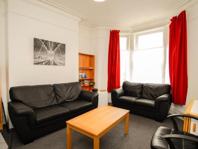Glen Park Avenue, Plymouth PL4 4 bed house to rent £2,565 pcm £592 pw