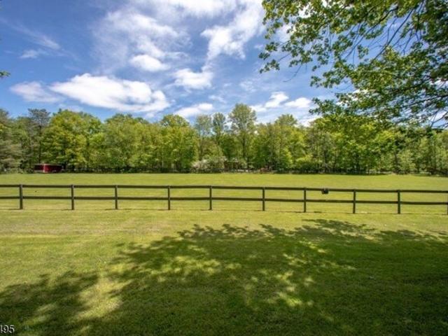 Glen Rd, Wantage Township, Home For Sale