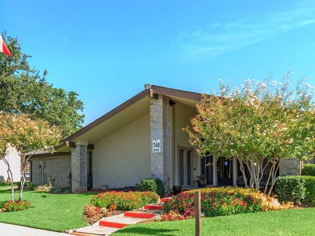 Glen Rose Park 3 Bedroom Apartment for Rent at 745 E Pecan St, Hurst, TX 76053