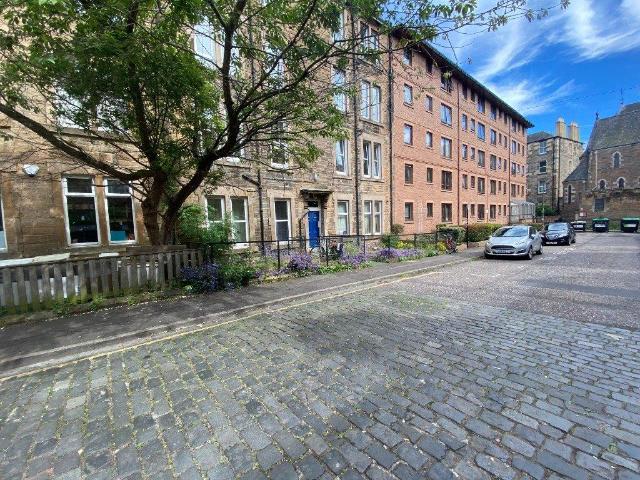 Glen Street, Edinburgh, Midlothian, EH3 3 bed flat to rent £2,295 pcm £530 pw
