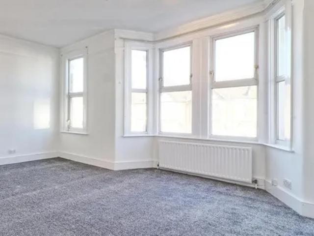 Glencoe Avenue, London, IG2 7AN, United Kingdom | 4 bed townhouse for rent #140399209 | Rentberry