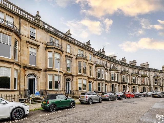 Glencairn Crescent, Edinburgh. 2 bed apartment to rent £2,000 pcm £462 pw