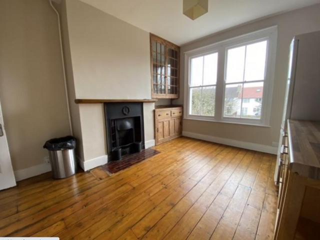 Glencairn Road, London, SW16 3 bed maisonette to rent £2,200 pcm £508 pw
