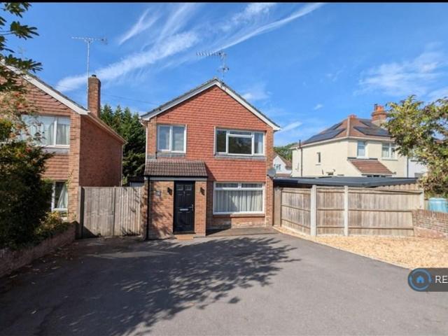 Glencarron Way, Southampton, SO16 3 bed detached house to rent £1,900 pcm £438 pw