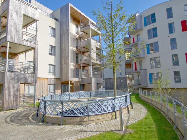 Glenalmond Avenue, Cambridge CB2, 2 bed flat to rent, £1,850 pcm | PrimeLocation
