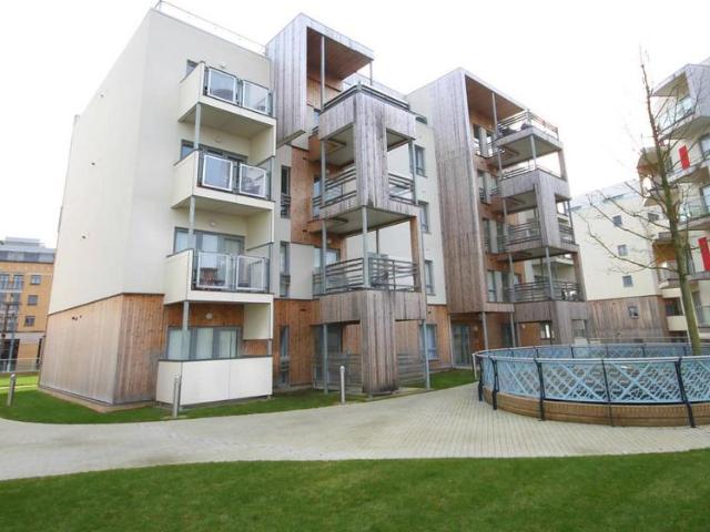 Glenalmond Avenue, Cambridgeshire CB2 2 bed flat to rent £1,750 pcm £404 pw
