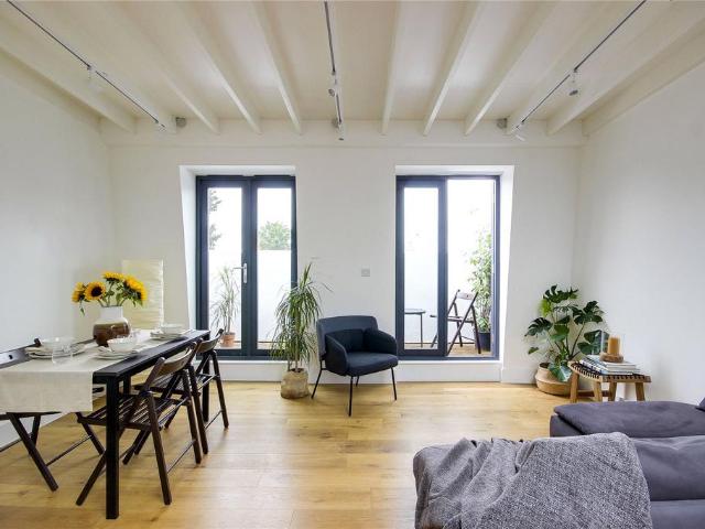 Glenarm Road, Clapton, London, E5 1 bed flat to rent £2,350 pcm £542 pw