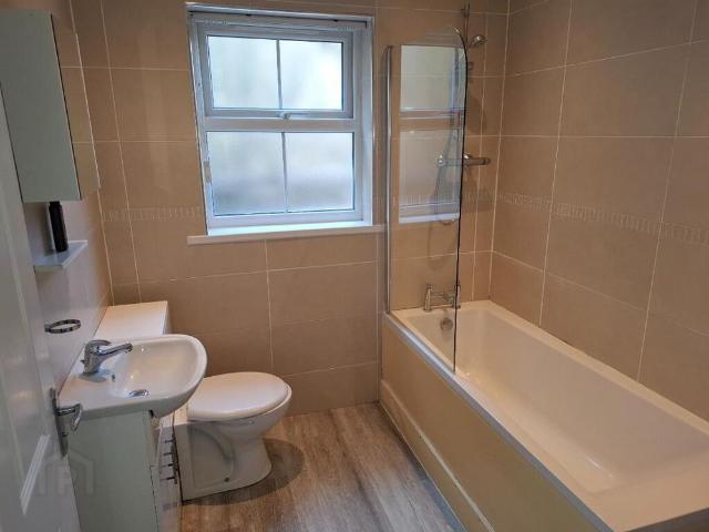 Glenarm Road, Larne, BT40 1DS