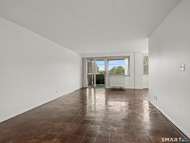 Glenbrook Rd Apt D, Stamford, Condo For Sale