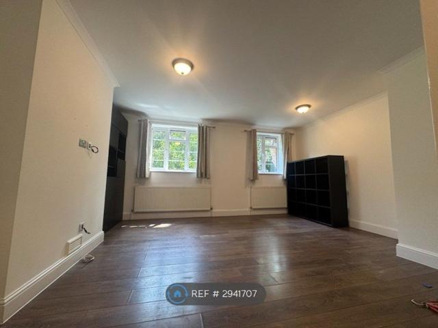 Glenbuck Road, Surbiton KT6, 2 bed flat to rent, £1,950 pcm | PrimeLocation