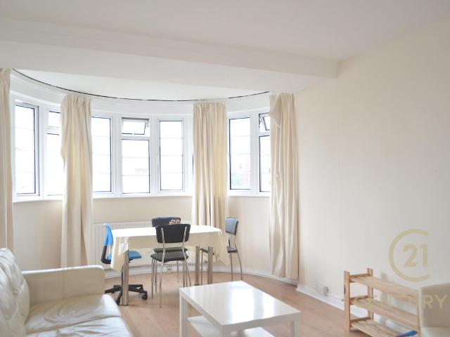 Glenbuck Road, Surbiton KT6, 3 bed flat to rent, £2,400 pcm | PrimeLocation