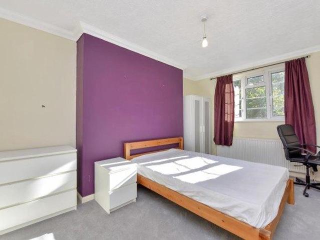 Glenbuck Road 4 bed flat to rent £2,400 pcm £554 pw