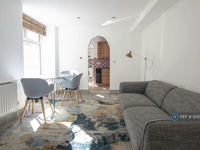 Glengall Road, London, NW6 2 bed flat to rent £2,600 pcm £600 pw