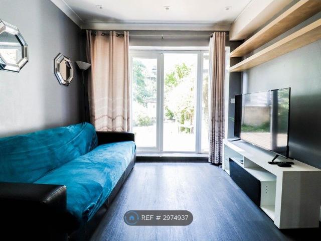 Glengall Road, London SE15, 2 bed flat to rent, £2,200 pcm | PrimeLocation