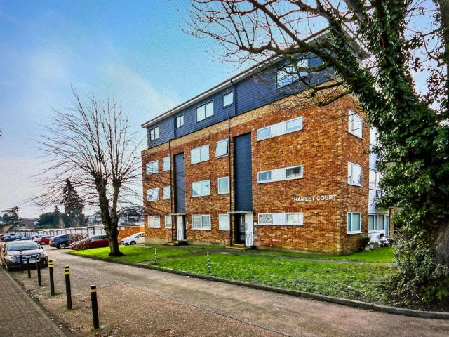 Glengall Road, Woodford Green, IG8 1 bed flat to rent £1,600 pcm £369 pw