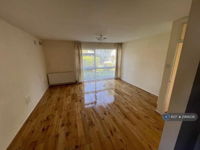 Glengall Road, Woodford Green, IG8 2 bed flat to rent £1,700 pcm £392 pw