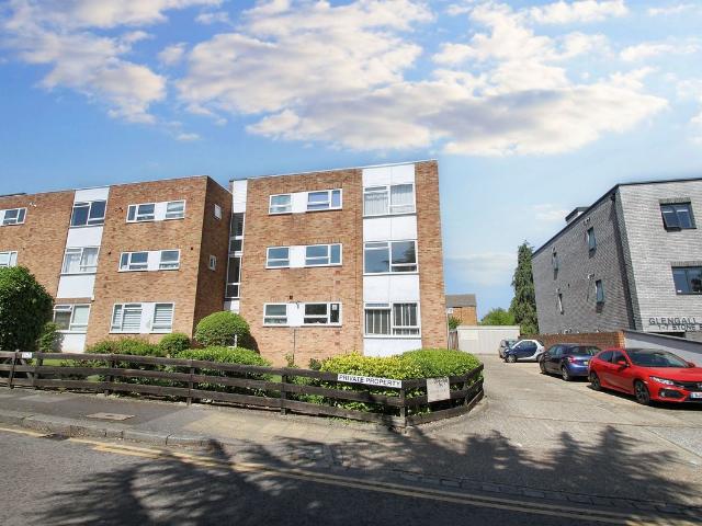 Glengall Road, Woodford Green IG8, 2 bed flat to rent, £1,850 pcm | PrimeLocation