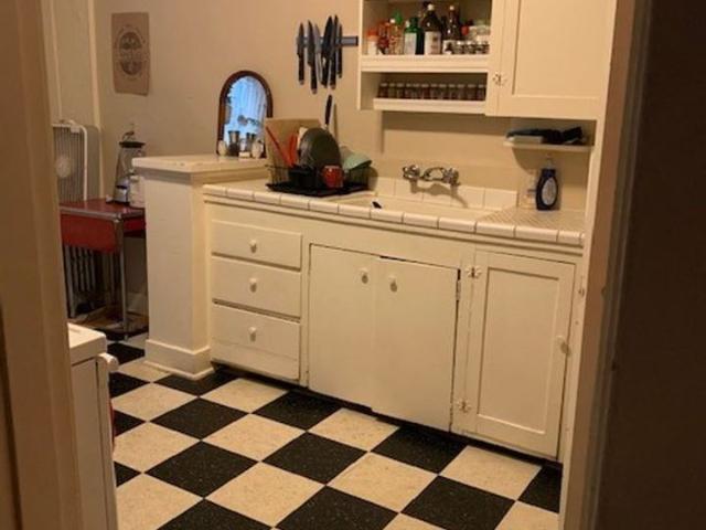 Glengarry Studio Apartment for Rent at 309 Belmont Ave E, Seattle, WA 98102 Broadway