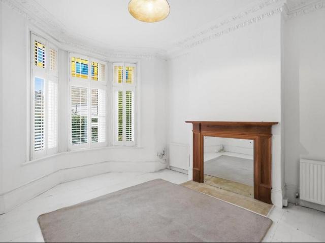 Glengarry Road, East Dulwich, London. 4 bed house to rent £4,250 pcm £981 pw