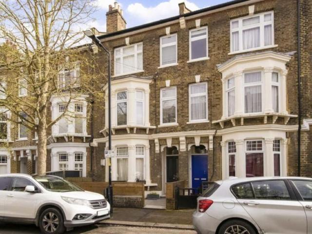 Glengarry Road, London SE22 1 bed flat to rent £2,300 pcm £531 pw