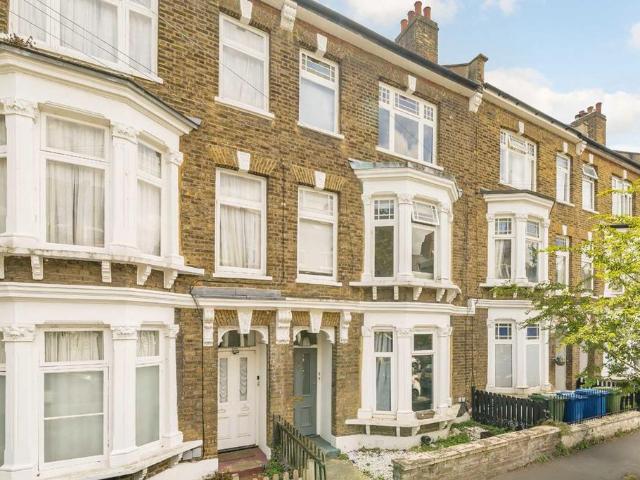Glengarry Road, London SE22 1 bed flat to rent £2,300 pcm £531 pw