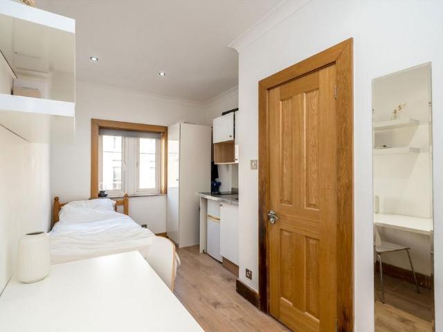 Glendower Place, London SW7 Studio to rent £1,734 pcm £400 pw