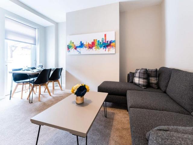 Glendore, Salford M5 2 bed house to rent £1,425 pcm £329 pw