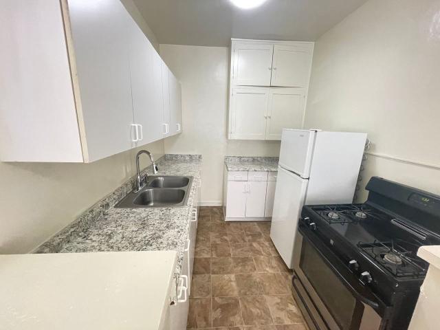 Glendale 410 Studio Apartment for Rent at 410 S Glendale Ave, Glendale, CA 91205 Mariposa