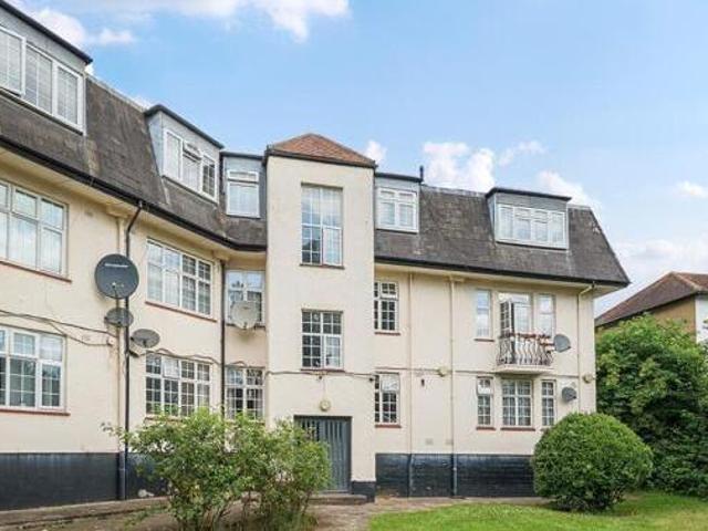 Glendale Avenue, Edgware, 2 Bedroom Flat