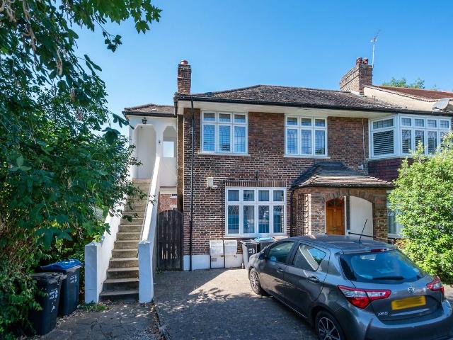 Glendale Drive, Wimbledon, London SW19, 3 bed maisonette to rent, £3,500 pcm | PrimeLocation