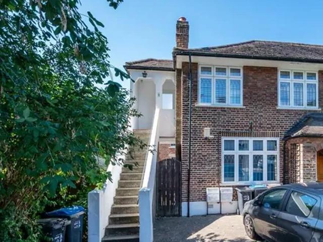 Glendale Drive, London, SW19 7BG, United Kingdom | 3 bed apartment for rent #139475189 | Rentberry