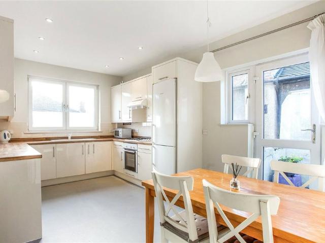 Glendale Drive, London, SW19 2 bed maisonette to rent £3,500 pcm £808 pw