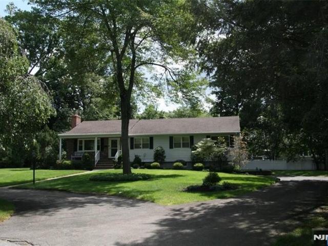 Glendale Rd, Wyckoff, Home For Sale