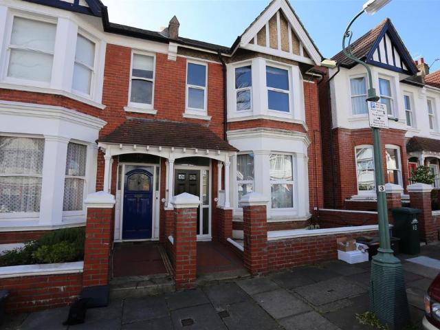 Glendale Road, Hove 2 bed flat to rent £1,550 pcm £358 pw