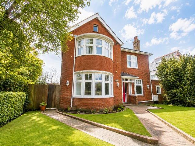 Glendalough, Sidcup DA14, Studio to rent, £1,300 pcm | PrimeLocation