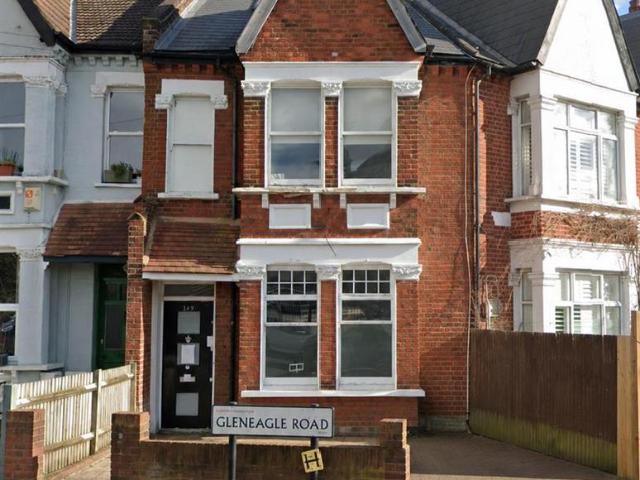 Gleneagle Road, London 3 bed house to rent £2,700 pcm £623 pw