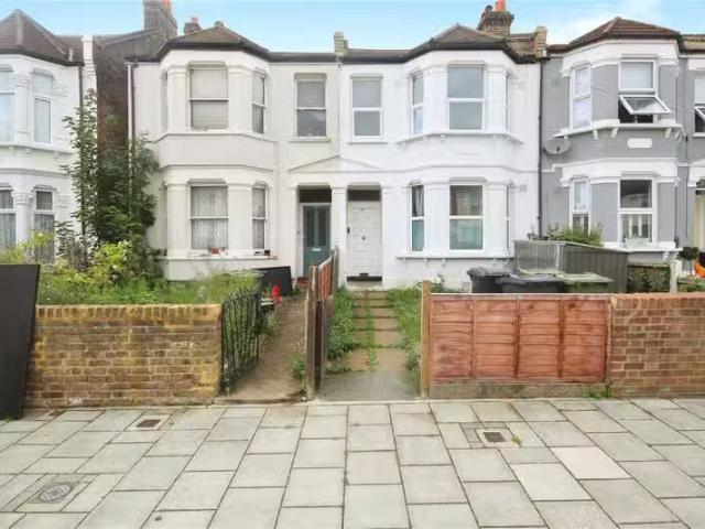 Gleneagle Road, London, SW16 6BA